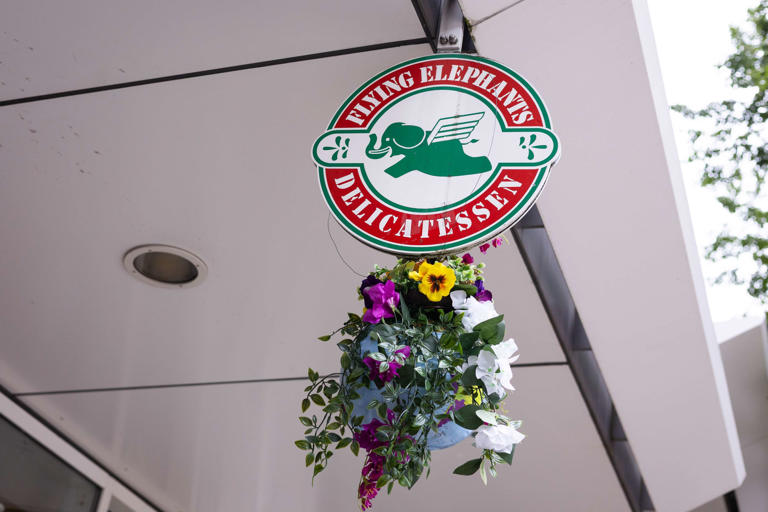 This 'stunning' floral walking tour is bringing foot traffic to ...