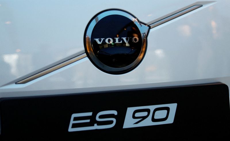 Volvo Cars wins US approval to keep importing vehicles with 'connected ...