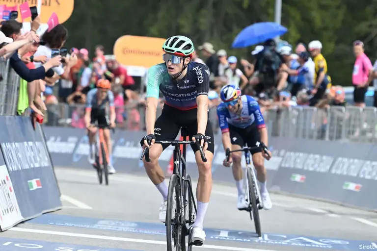 Stage 16 of the Giro d'Italia: Vingegaard unbeatable, Pellizzari slips ...