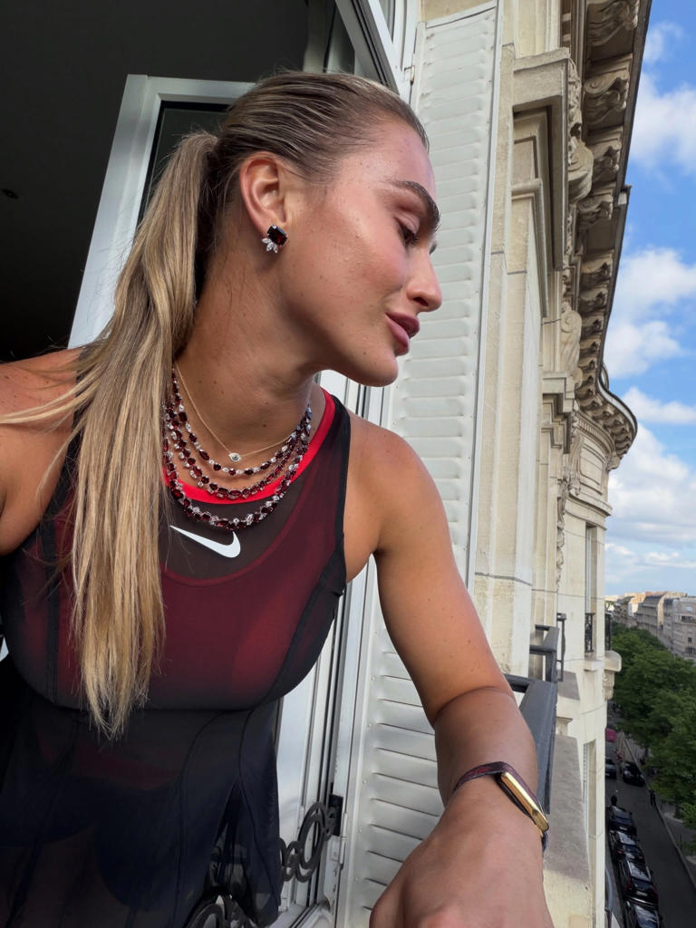 Aryna Sabalenka wins French Open match wearing more than 125 carats of ...