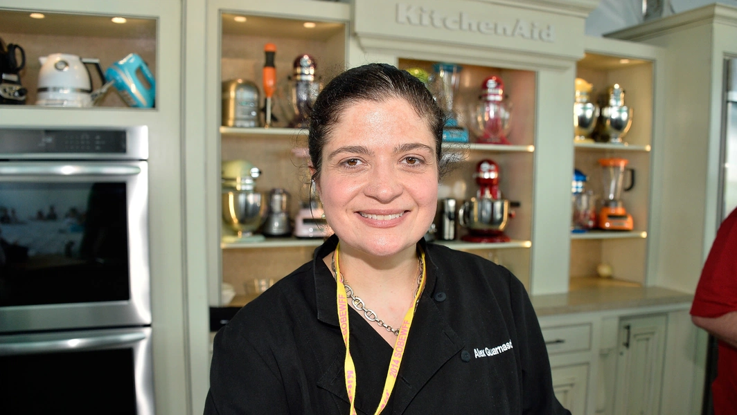 Alex Guarnaschelli names bananas worst fruit for salads