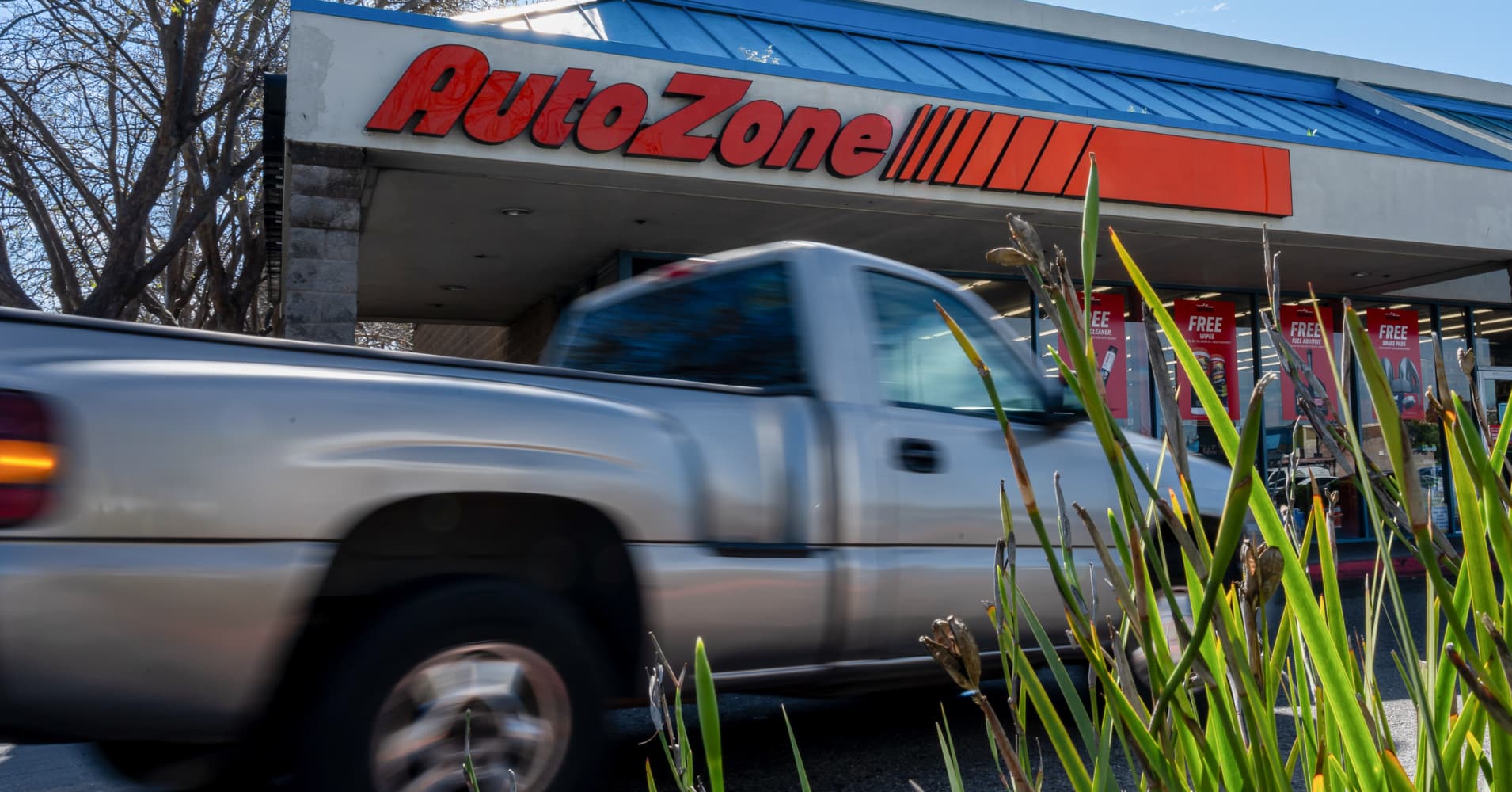 AutoZone stock has worst day in four years, despite retailer beating ...