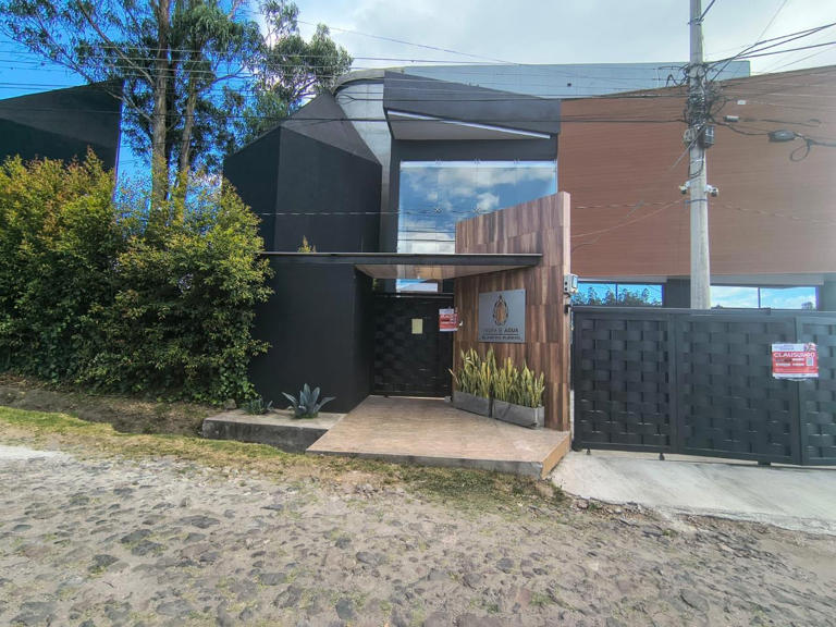 Clausuran glampings que operaban sin permisos y al borde de una ...
