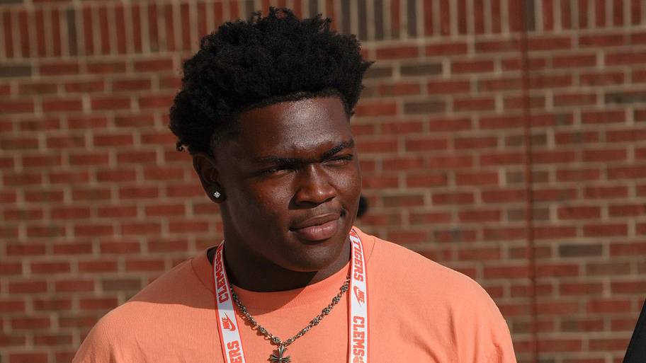 College football's No. 1 recruiting class pulls ahead in 4-team battle ...
