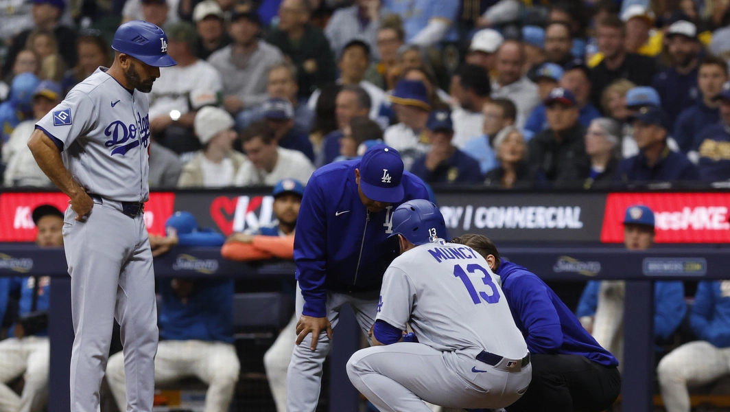 Dodgers avoid IL move for Muncy as Hernández returns