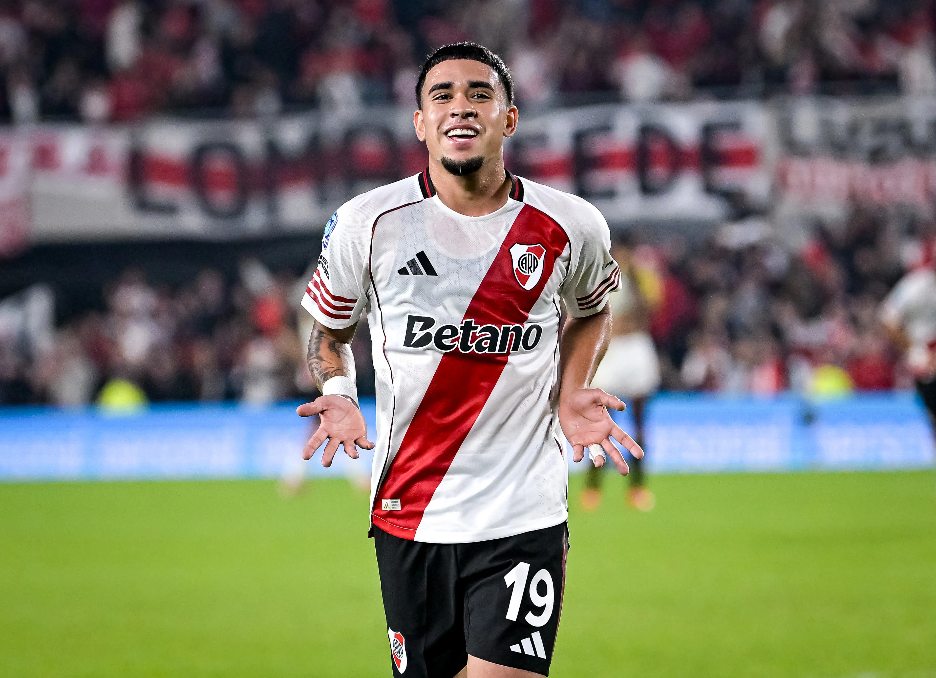 Incertidumbre con el futuro de Kendry Páez: ¿se va de River Plate?