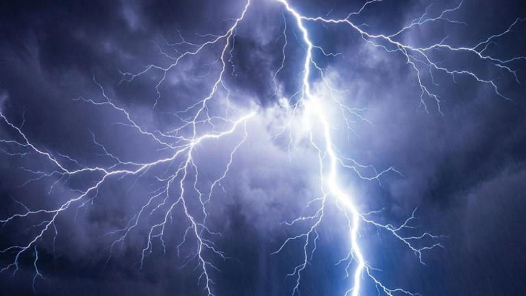 Video: así se escuchó el fuerte trueno que hizo temblar a Nuevo León