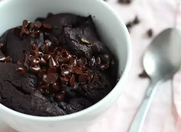 Vegan mug cake - chocolate and peanut butter in 1 minute