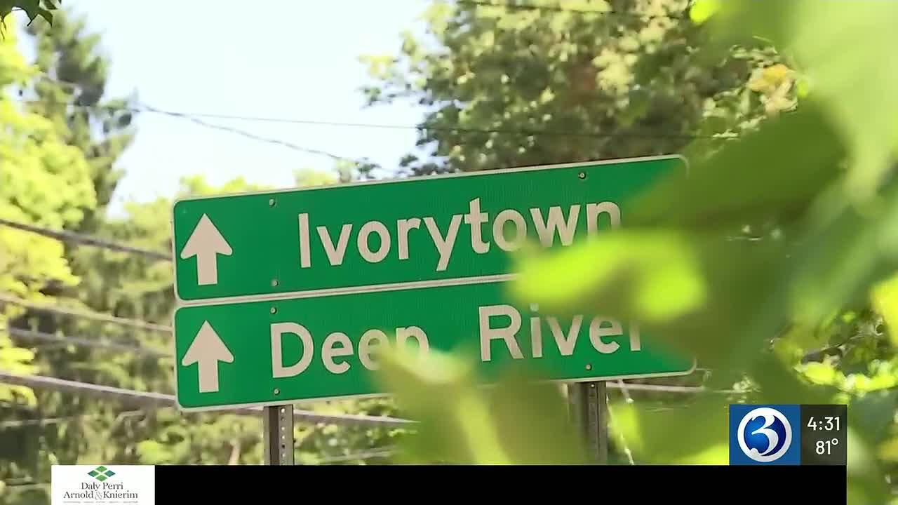 Road signs misspell Ivoryton as 'Ivorytown' in Connecticut