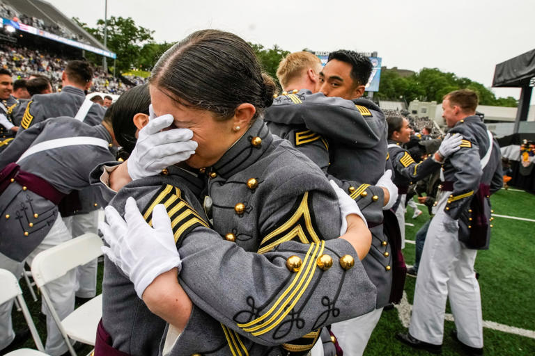 West Point graduates 998 cadets after rigorous training