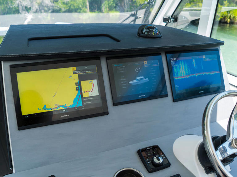 EdgeWater Boats introduces the all-new 310SC