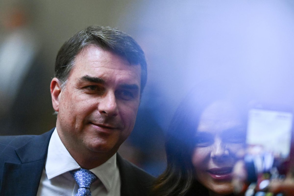 Flávio Bolsonaro seeks campaign boost with Trump meeting