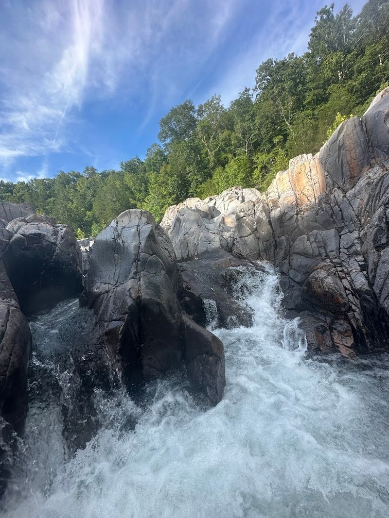 12 Missouri swimming spots with crystal-clear water worth the drive