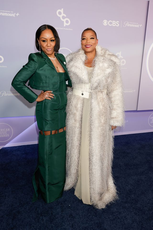 Queen Latifah enjoys rare family outing at the AMAs with her partner ...