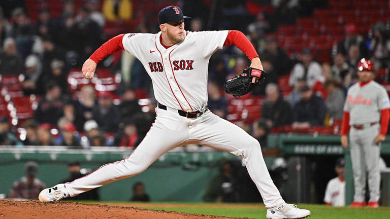 Red Sox wasting time keeping rookie over Tommy Kahnle