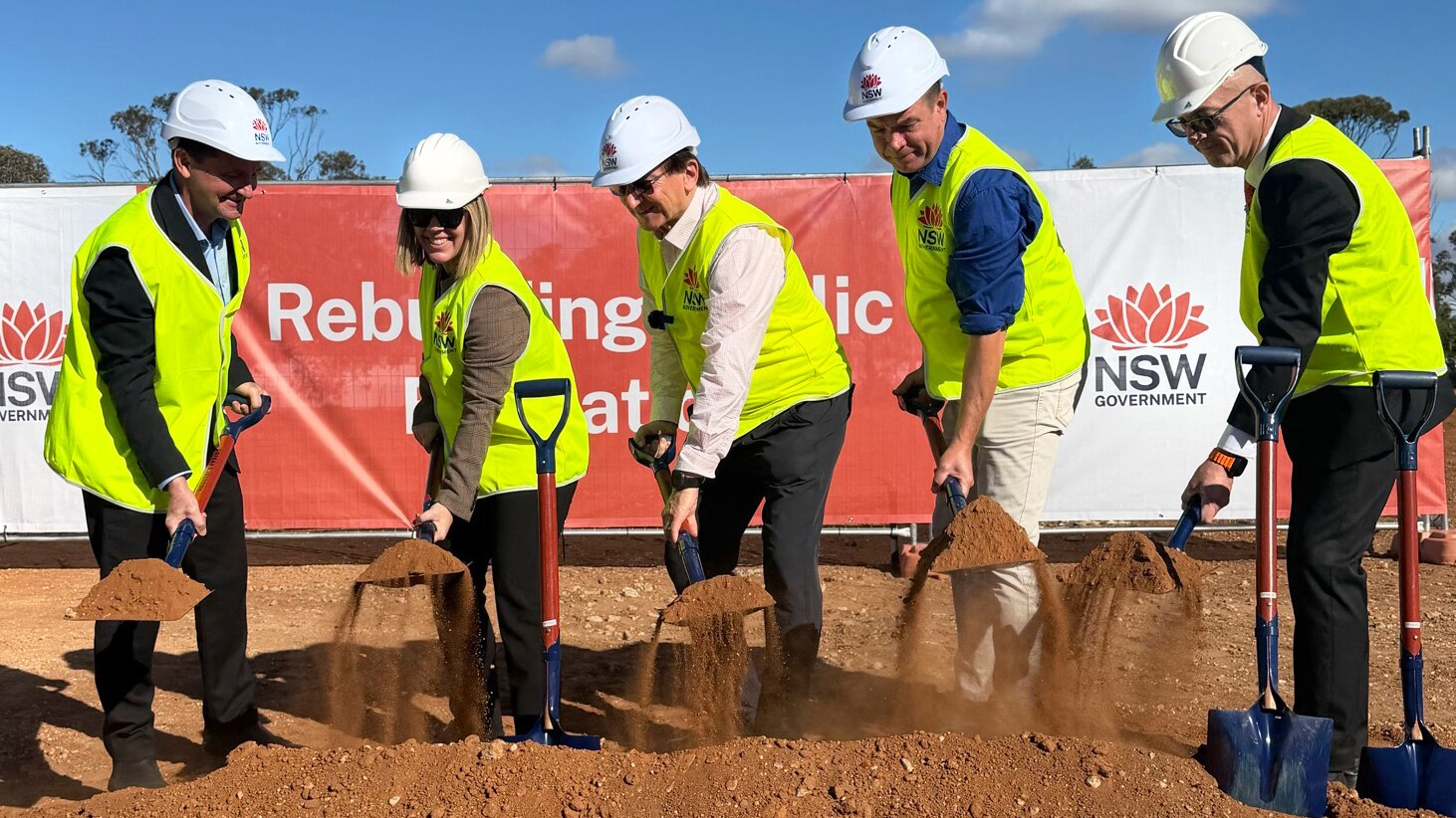 Broken Hill's Willyama High School to be rebuilt after mould led to ...