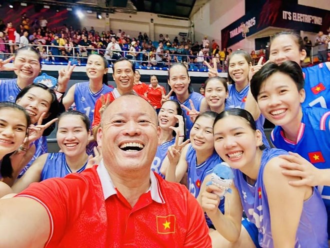 Chuyên gia Karl Lim bắt đầu làm việc cùng tuyển bóng chuyền nữ Việt Nam
