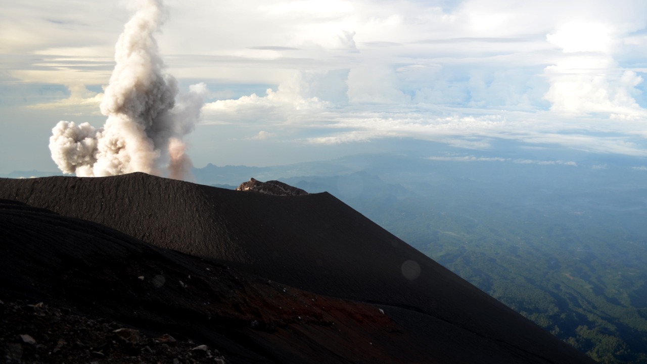 Semeru just sent gray ash plumes a kilometer into the sky over ...