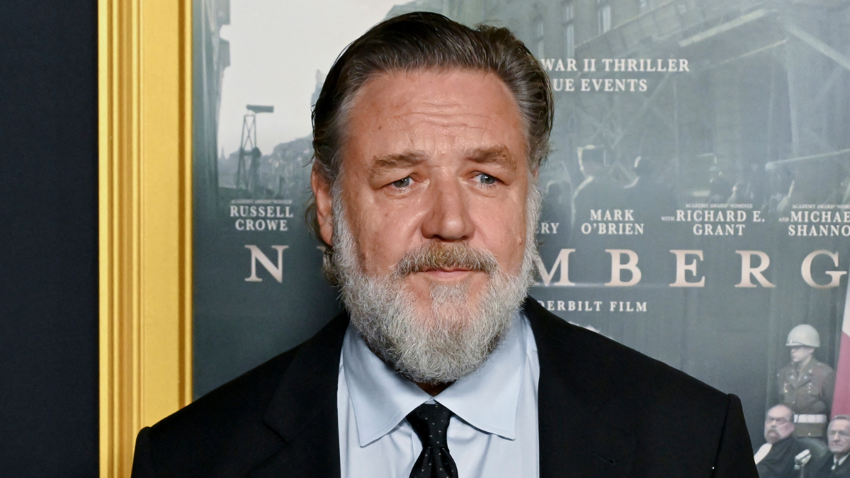 Russell Crowe defends stern warning to autograph seekers in Paris