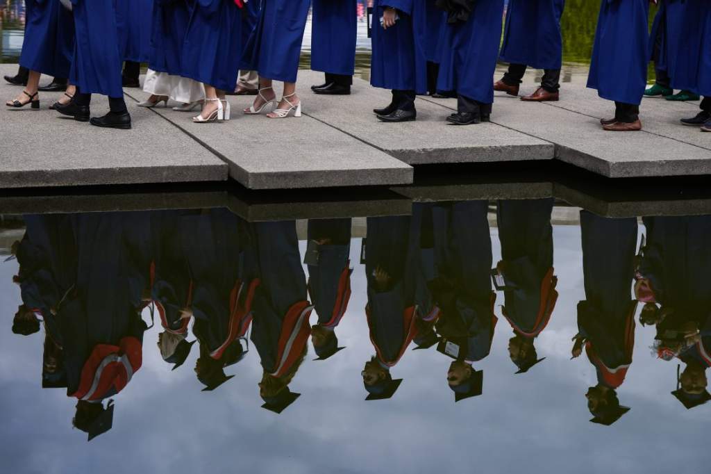 As grads enter tough job market, moving home 'makes perfect sense': experts