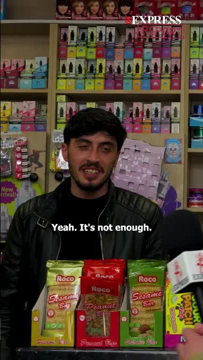 Vape shop workers struggle to communicate in English
