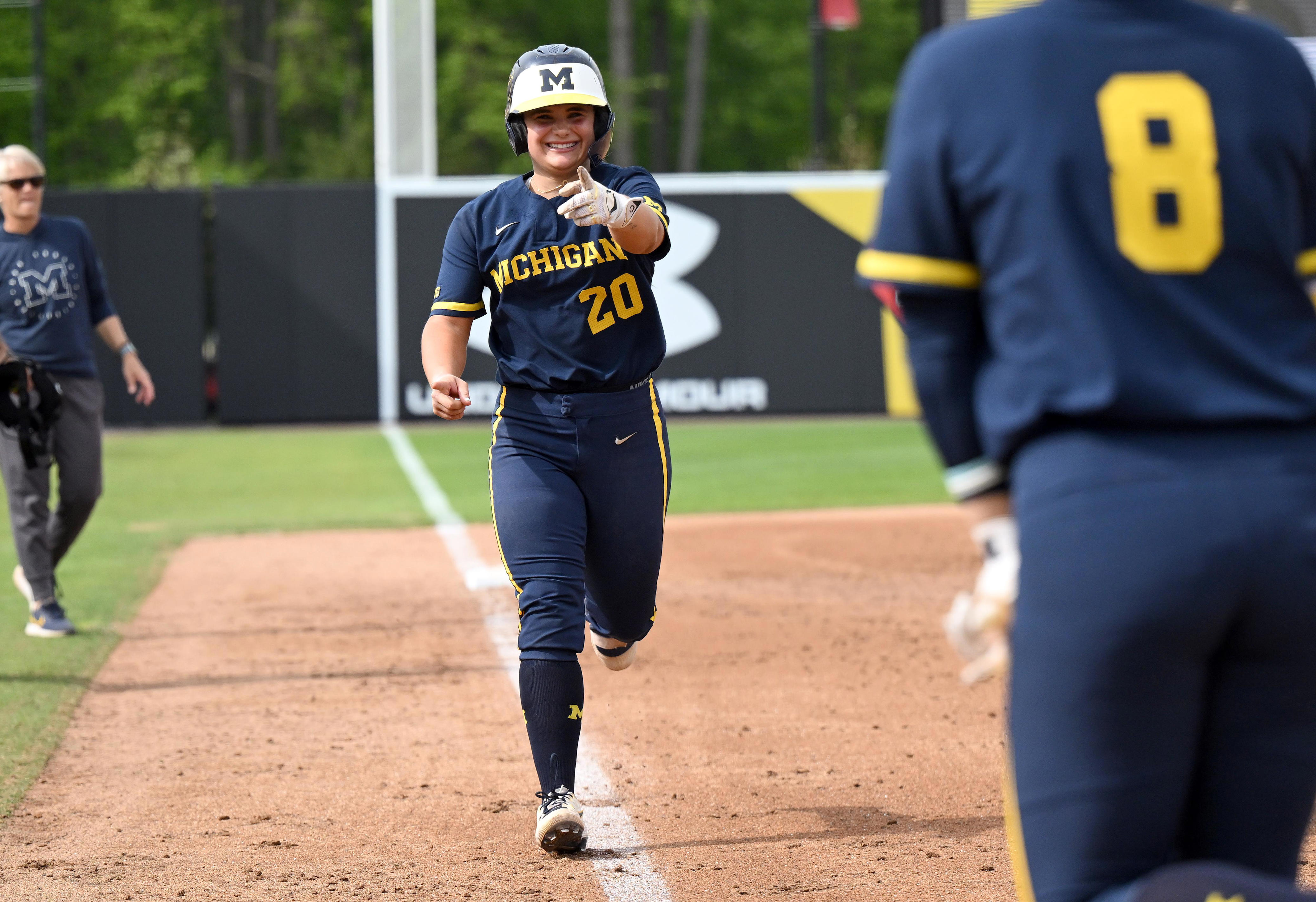 Minnesota transfer portal pitcher commits to Michigan softball