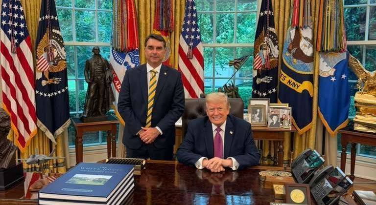Fontes: Governo vê jogo duplo de Trump após encontro com Flávio Bolsonaro