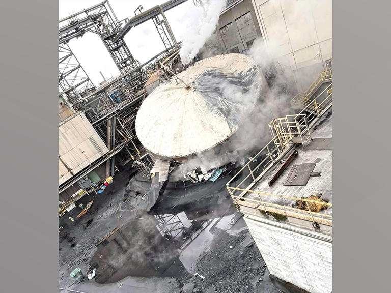 1 dead, 9 missing after chemical tank ruptures at pulp and paper mill