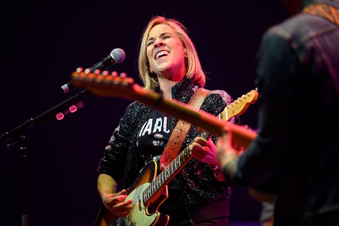 Howard Stern reminds fans that Sheryl Crow sang backup for Michael ...