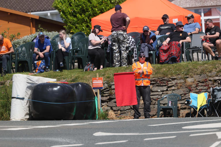 TT 2026: Red flag in sidecar qualifying after incident reported at Brandish