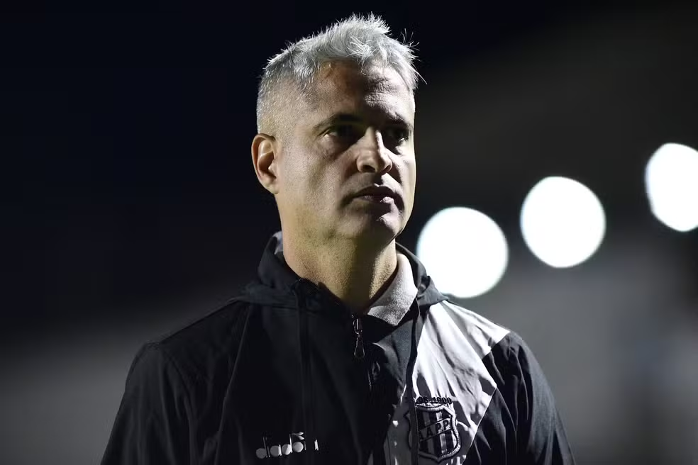 Vice-lanterna da Série B, Ponte Preta anuncia a saída Rodrigo Santana