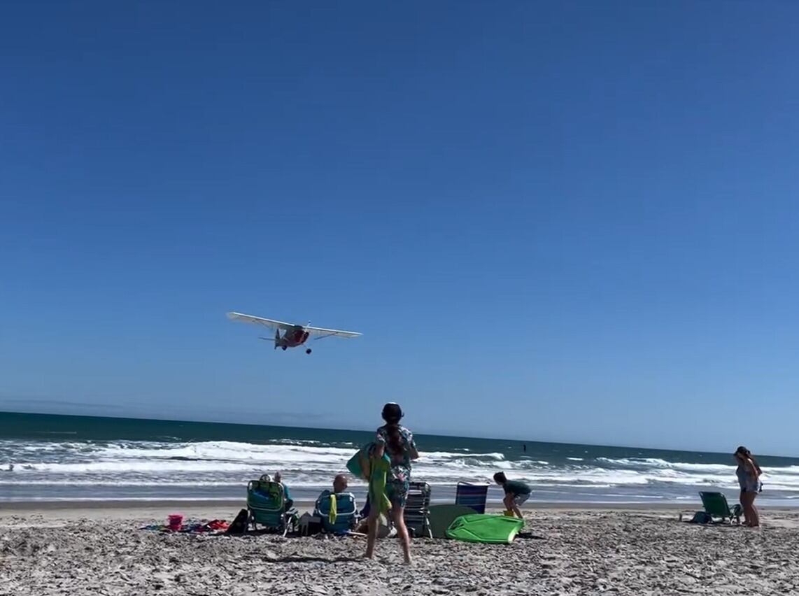 Dive bombing: Video shows plane making low passes over Pawleys Island beach