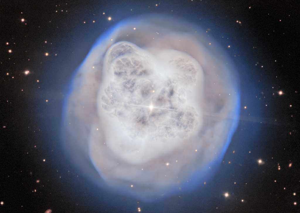 Dying star resembles a billowing crystal ball in new telescope photo