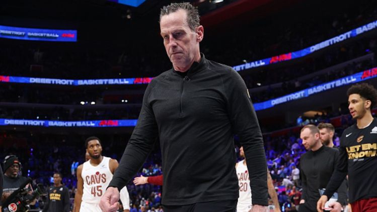 Cavaliers ignore playoff disaster to keep coach Kenny Atkinson despite ...