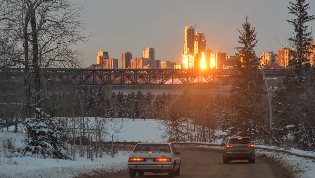 Edmonton weighs costly mega bridge to replace High Level