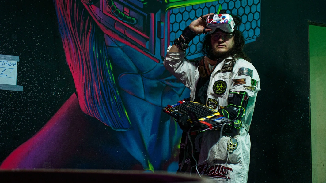 Cosplayer recreates Cyberpunk 2077 jacket with $1,200 OLED collar