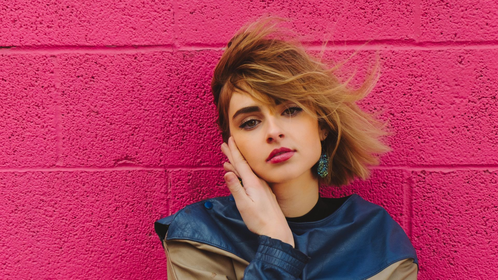 20 flattering hairstyles for round faces