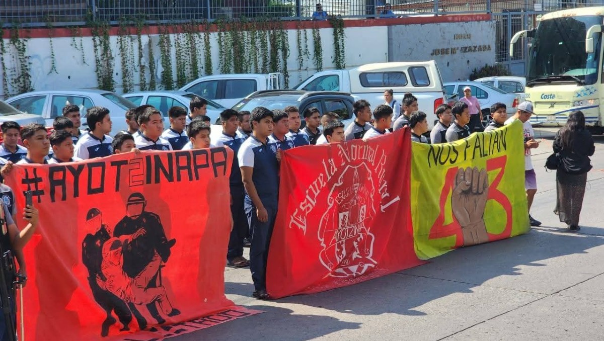 Padres de los 43 protestan en Chilpancingo; exigen que se rompa "pacto ...