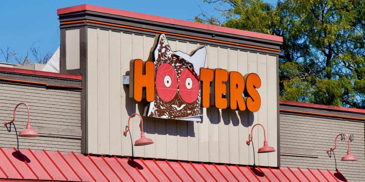 Hooters is trying to lose its raunchy reputation & win families over
