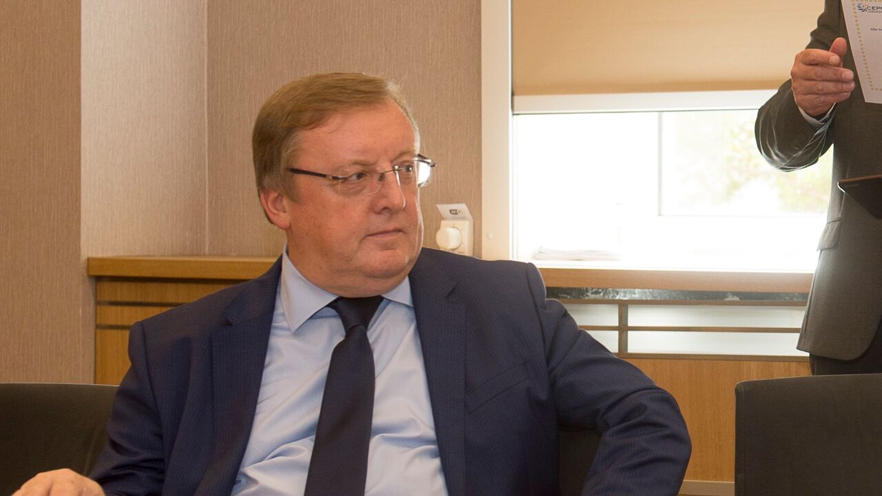 Burgemeester Machelen wil louche luchthavenparkings weg uit zijn ...