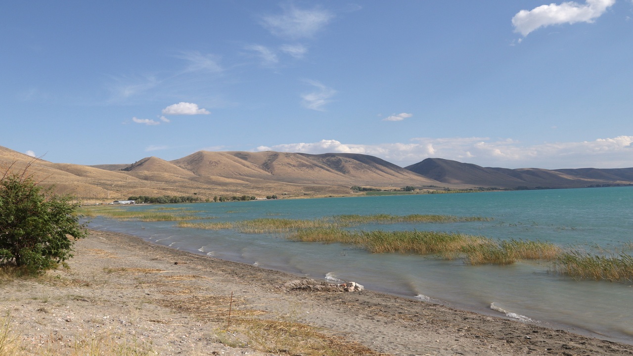 Idaho has a Caribbean-blue lake on the Utah border and four fish found ...