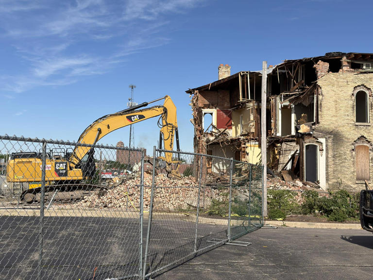 Demolition begins on 163-year-old Briggs Mansion in Rockford