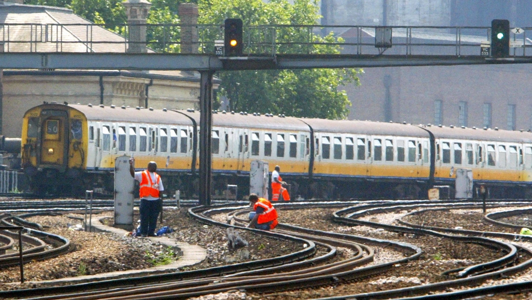 Record May heat and smoke cause major UK rail chaos