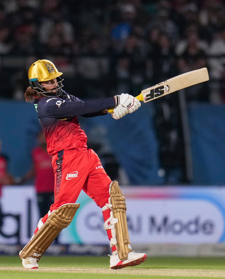 Ee Salavu Cup Namde? Ruthless RCB demolish Gujarat to book direct ...