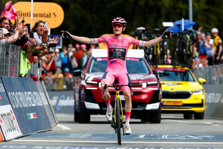 Vingegaard climbs to his fourth stage win to tighten grip on Giro
