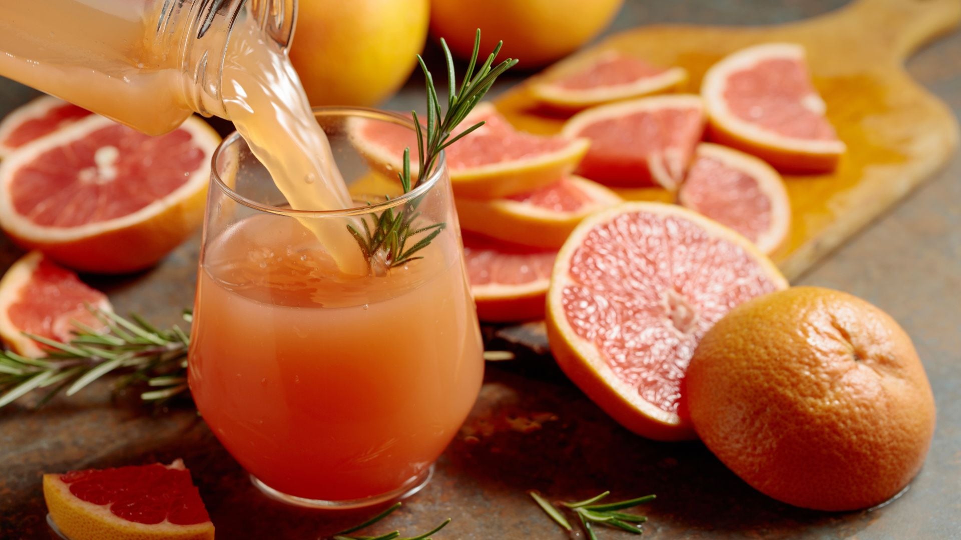 Tomar jugo de pomelo exprimido en ayunas: qué beneficio tiene y por qué ...