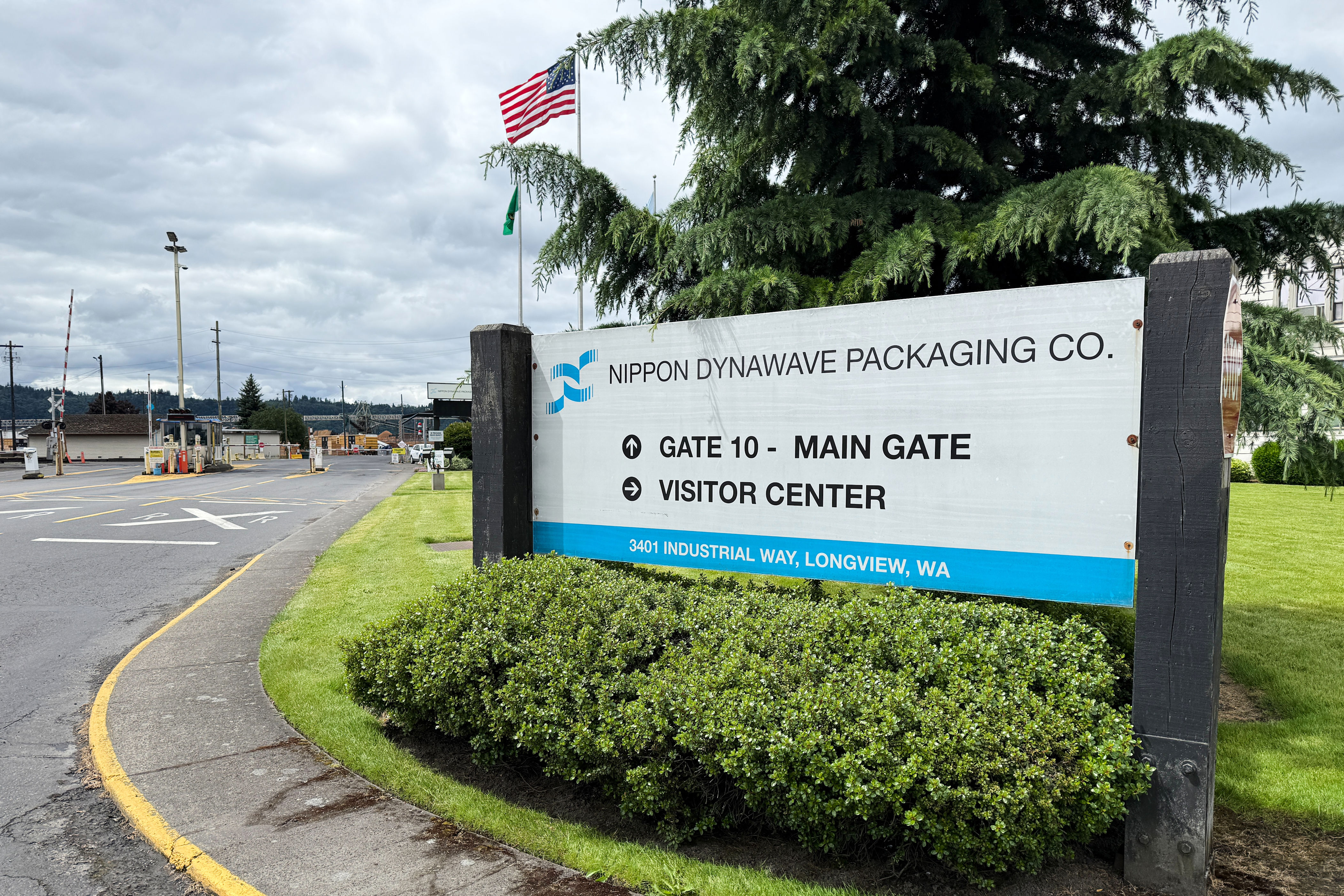 Implosion at a paper mill in Longview, WA causes multiple deaths