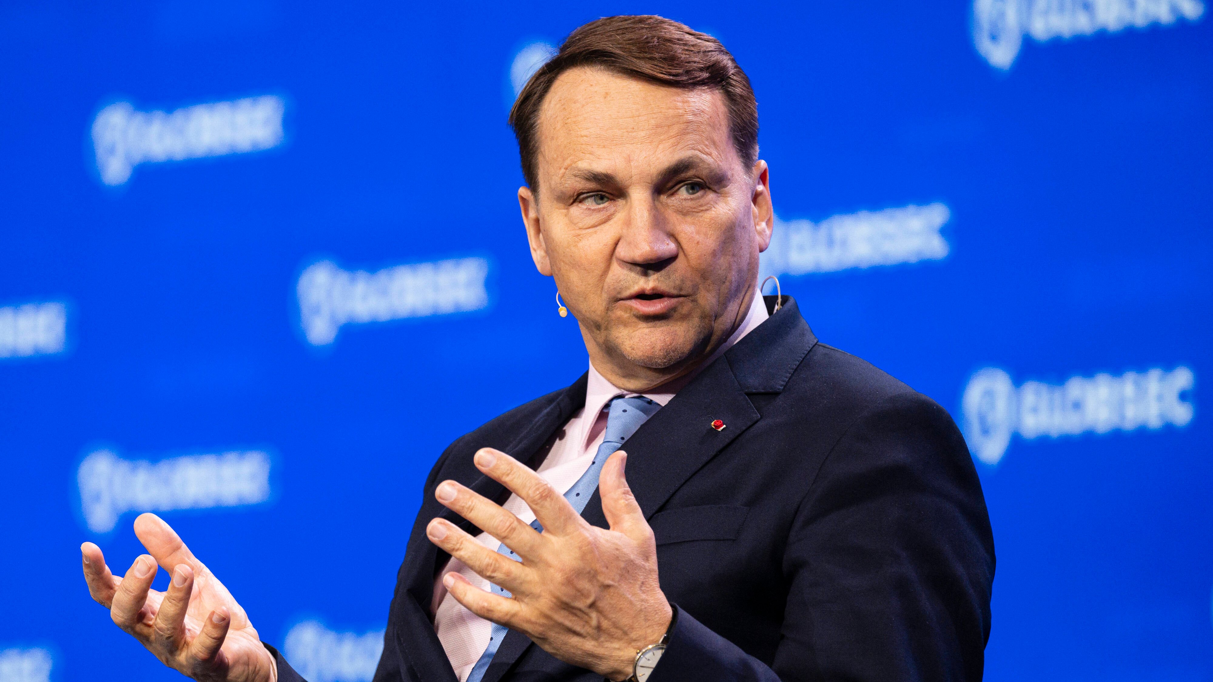 Radosław Sikorski o groźbach Rosji. "Chory człowiek z rewolwerem"