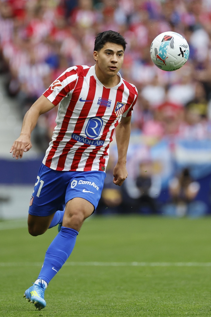 Obed Vargas, del Atlético de Madrid, y Santiago Giménez, AC Milan ...
