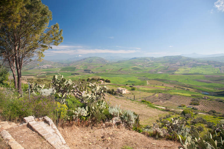 Borghi fantasma in Sicilia: viaggio nella Valle del Belice tra ...